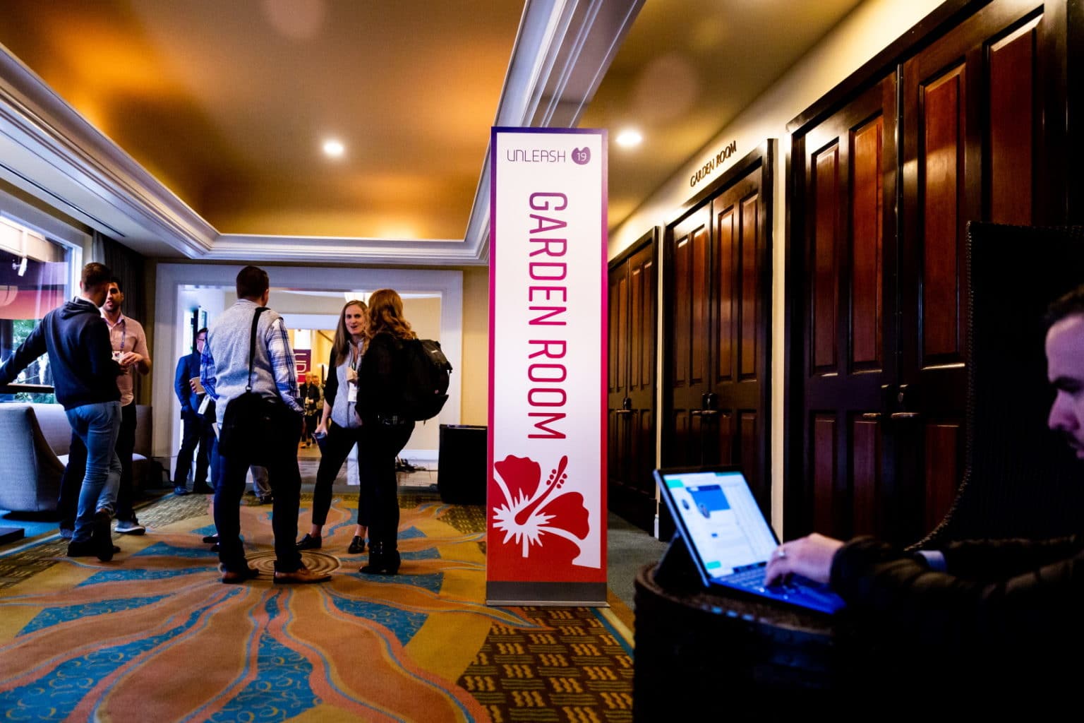 Tube Display Systems for Trade Shows & Events | 858 Graphics